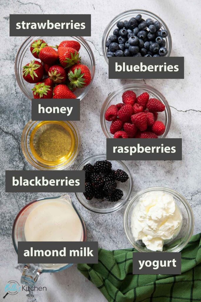 Mixed Berry Smoothie | Billi's Kitchen