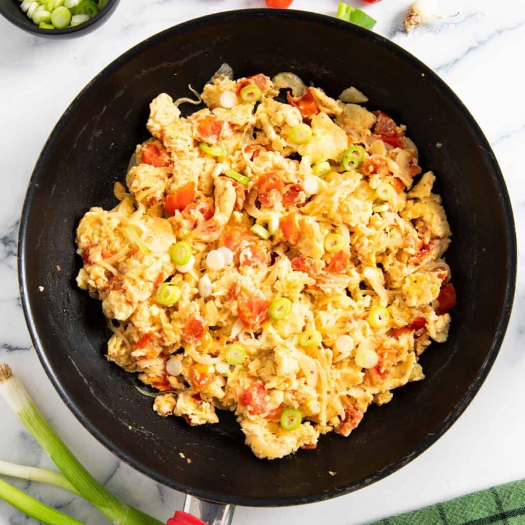 Scrambled Eggs with Onions and Tomatoes | Billi's Kitchen